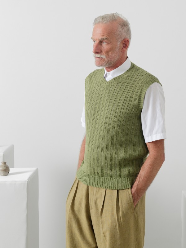 V-neck linen vest | KNITBRARY