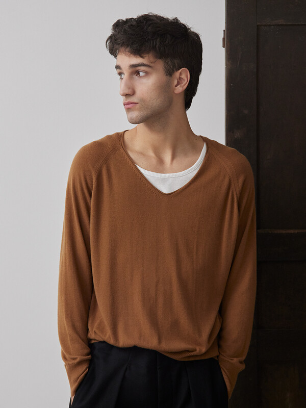 Vicuña (Vicuna) v-round sweater | KNITBRARY